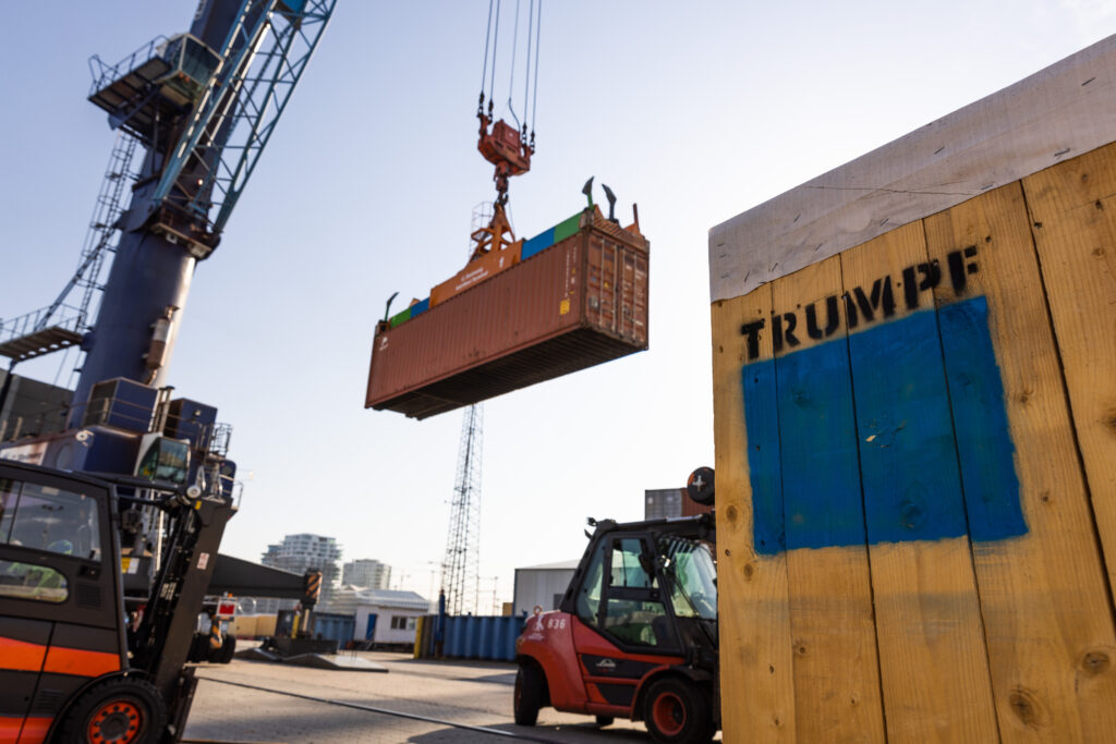 Lieferkrise: TRUMPF chartert eigenes Hochsee-Containerschiff ...