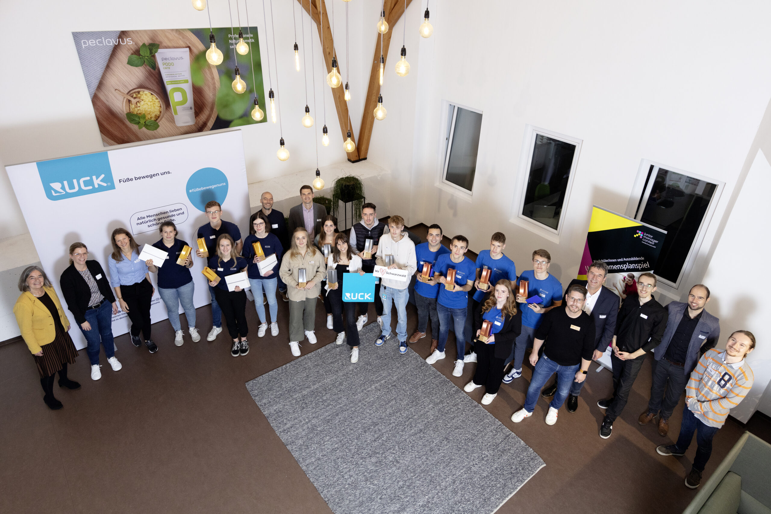 Auszubildende aus dem Landkreis Calw managen ihr fiktives Unternehmen ...