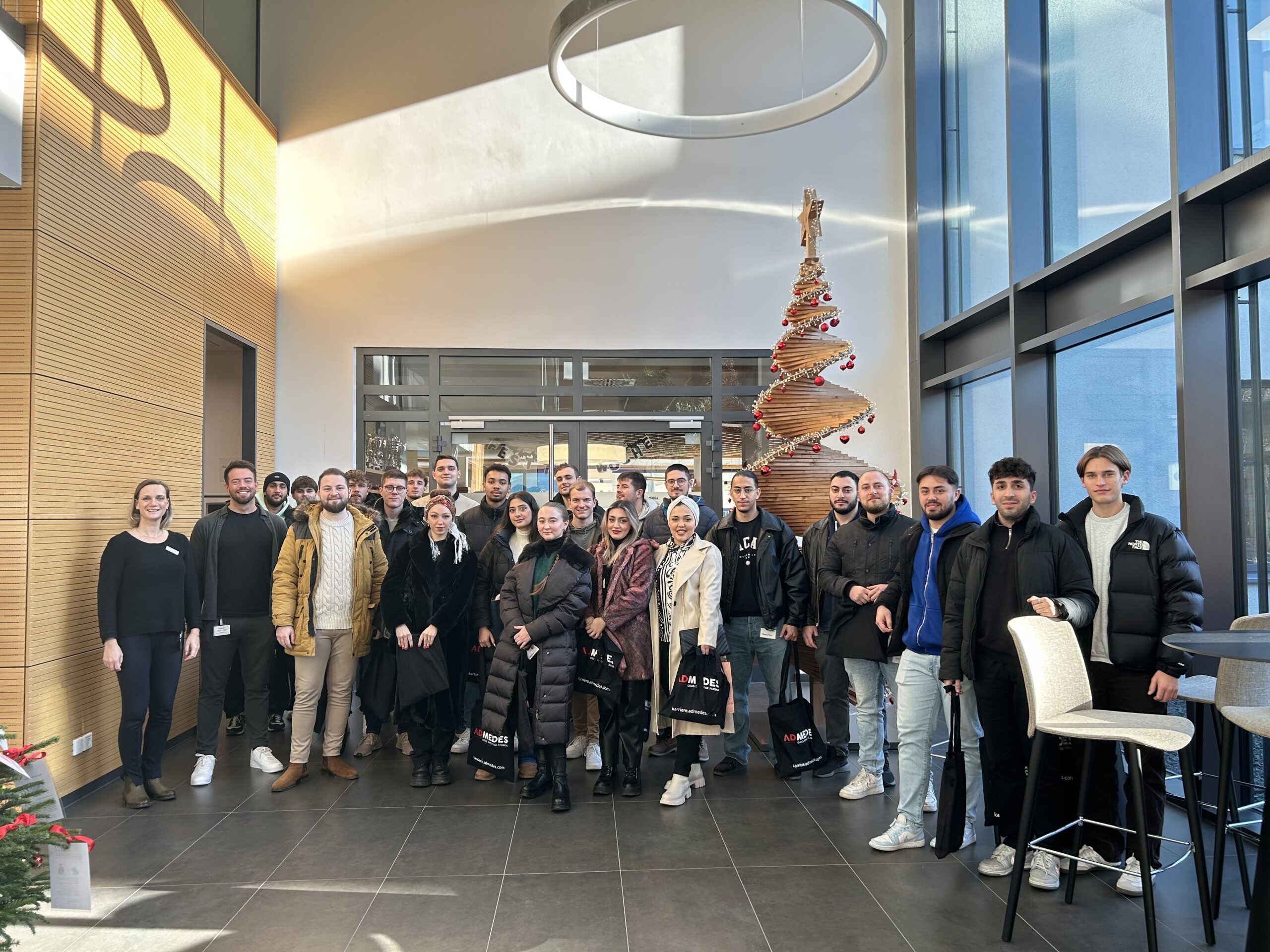 Vom Hörsaal in die Praxis: ADMEDES gewährt Blick hinter die Kulissen ...