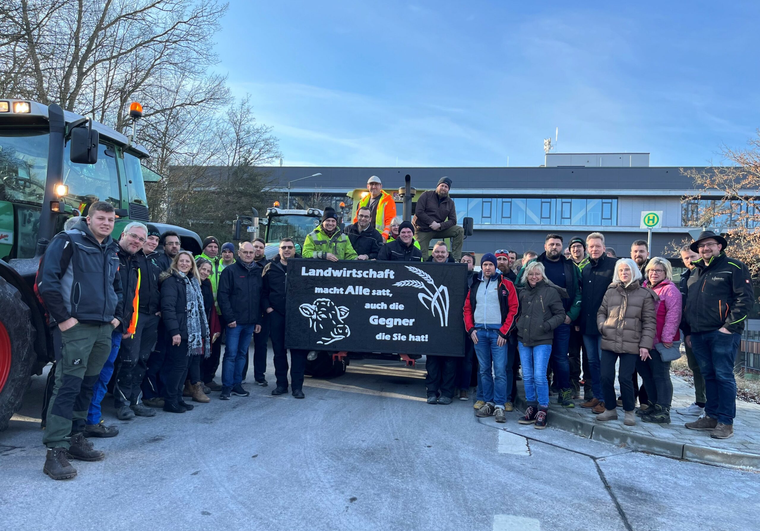 Landwirte und Mittelständler setzen ein Zeichen vor dem Landratsamt Calw - Wirtschaftskraft