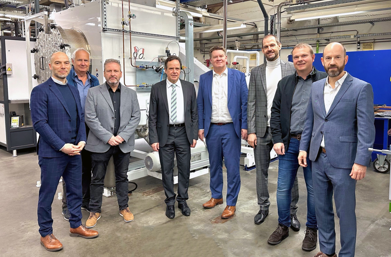 Landrat Bastian Rosenau besucht OBE Holding und Rutronik in Ispringen ...