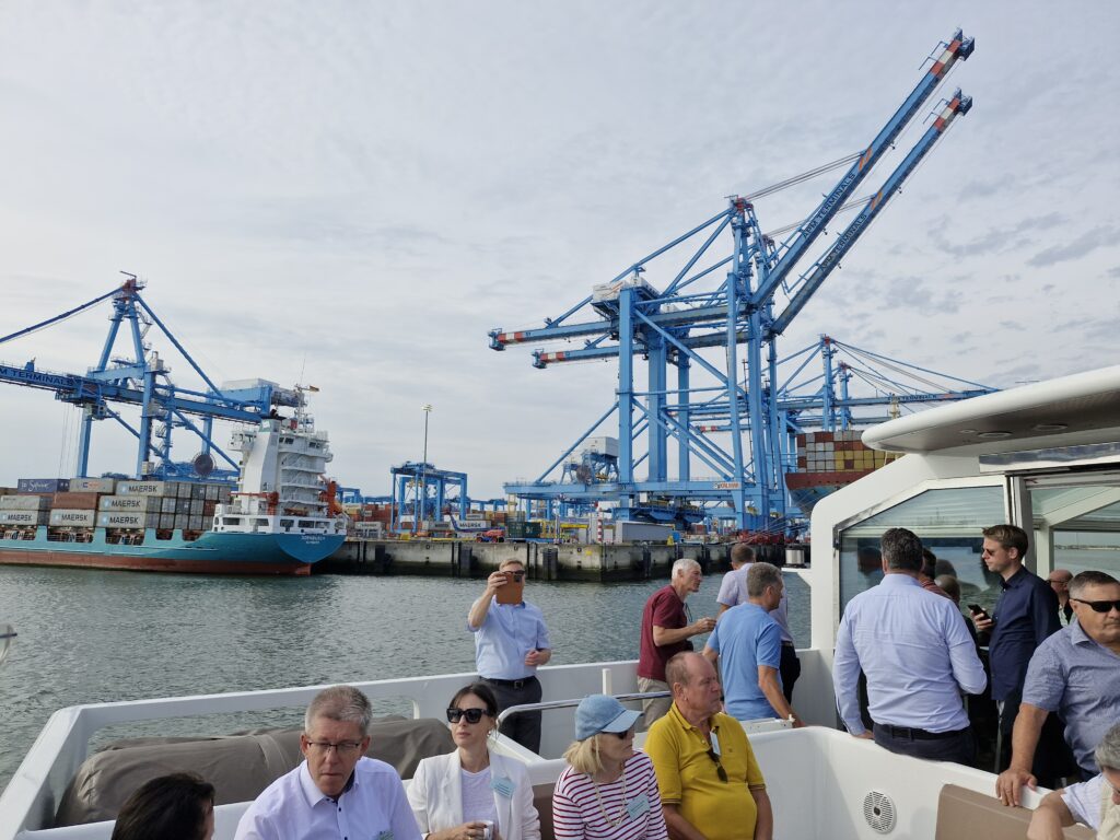 Rotterdam als Vorbild: Wie Europas größter Hafen die Zukunft der ...